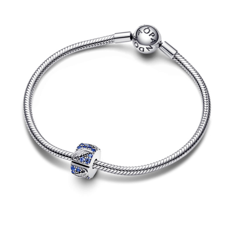CHARM CLIP PANDORA PLUMA EN PAVÉ CIRCONITAS AZULES 792552C01