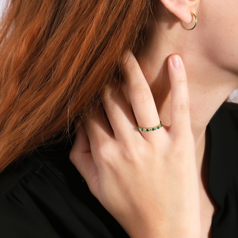 Anillo Oro 18k "Classic" Circonitas Verdes Blancas - Joyerías Sánchez