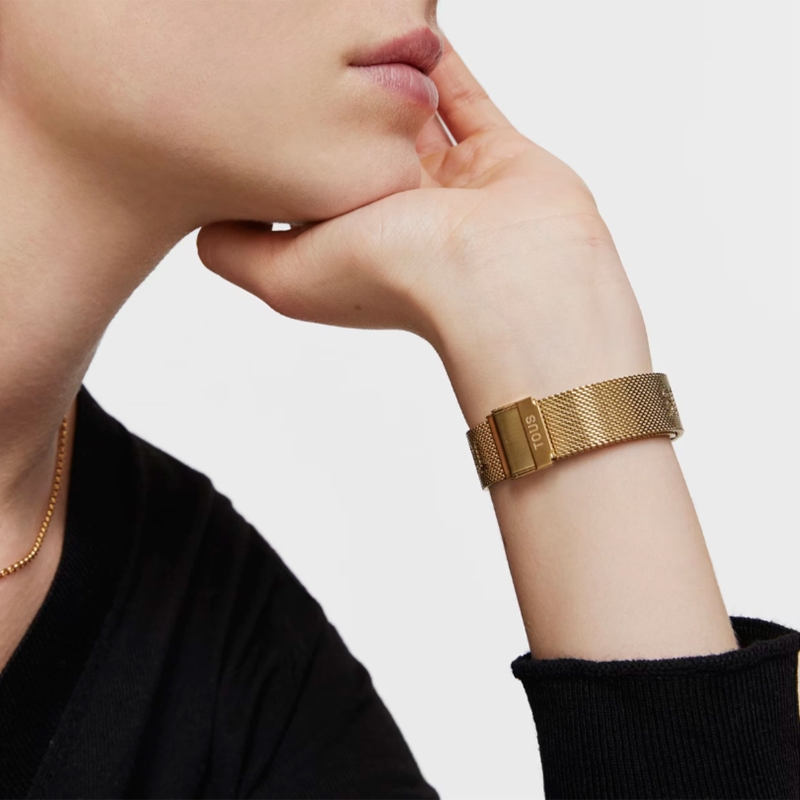 Reloj Tous smartwatch con brazalete acero IPG dorado y caja de aluminio ...