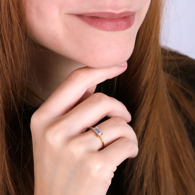 ANILLO "IMPERIA" TOPACIO AZUL Y ORO 18K