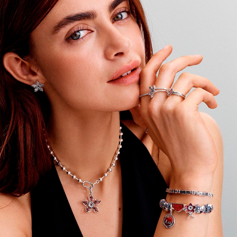 Charm Pandora Corazón Brillante Stranger Things 793565C01 - Joyerías ...
