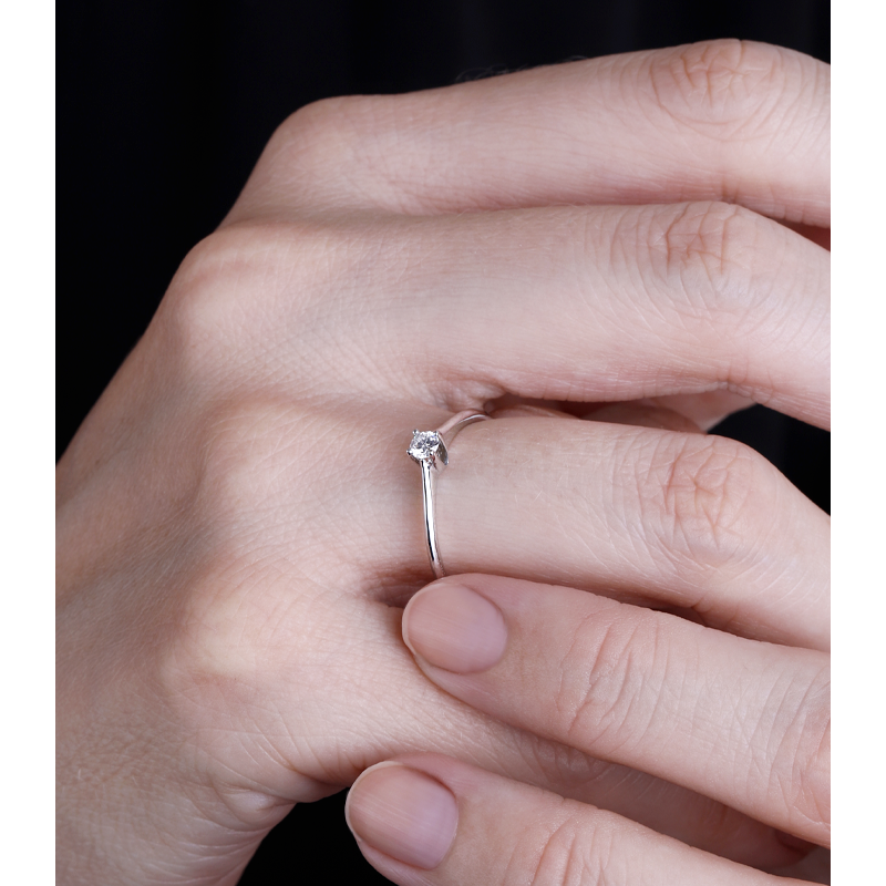 ANILLO "VITTORIA" ORO BLANCO 18K Y DIAMANTE 0.10 CTS